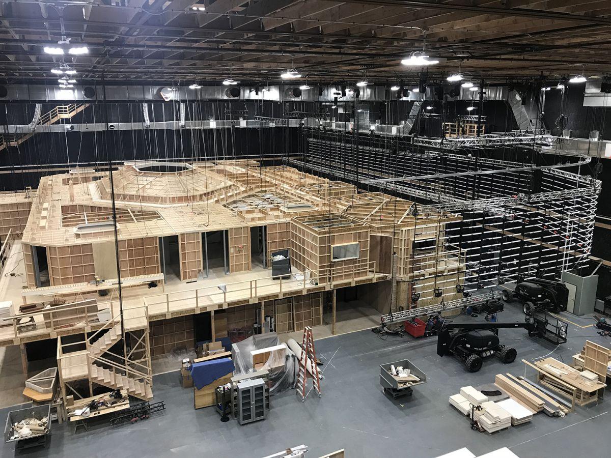 一镜到底堪比电影长片 单一LUT模拟胶片拍摄——亚马逊剧集《归途》幕后谈 - 尊正资讯