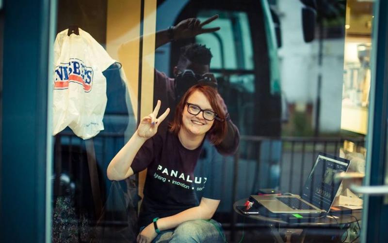 从片场剪辑到现场DIT，揭秘露西·基尔的DIT车装配 - 尊正资讯